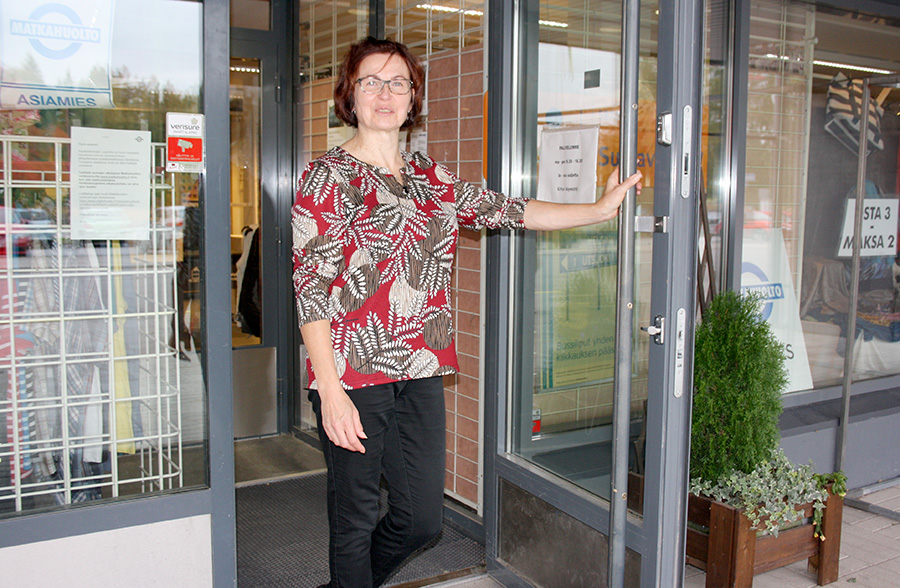 Tuija otti anoppinsa vaateliikkeen hoitaakseen - Nyt Verkko ja Paita on ...