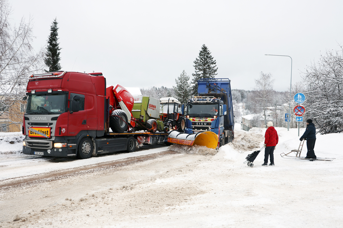 Rekka jälleen jumissa Uitonrinteessä - Sulkava-lehti
