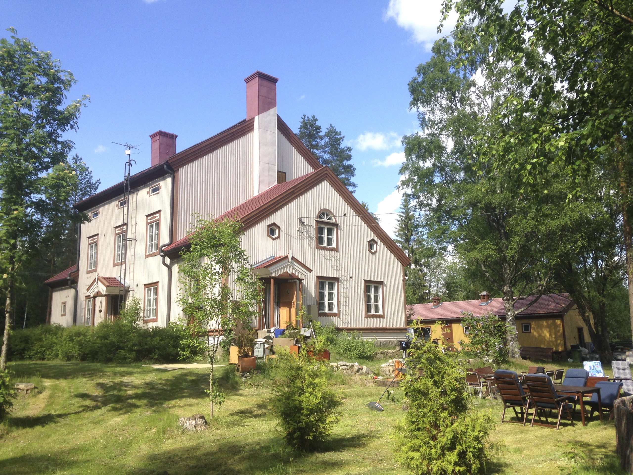 Lomanviettoa 100-vuotiaan talovanhuksen syleilyssä - Sulkava-lehti